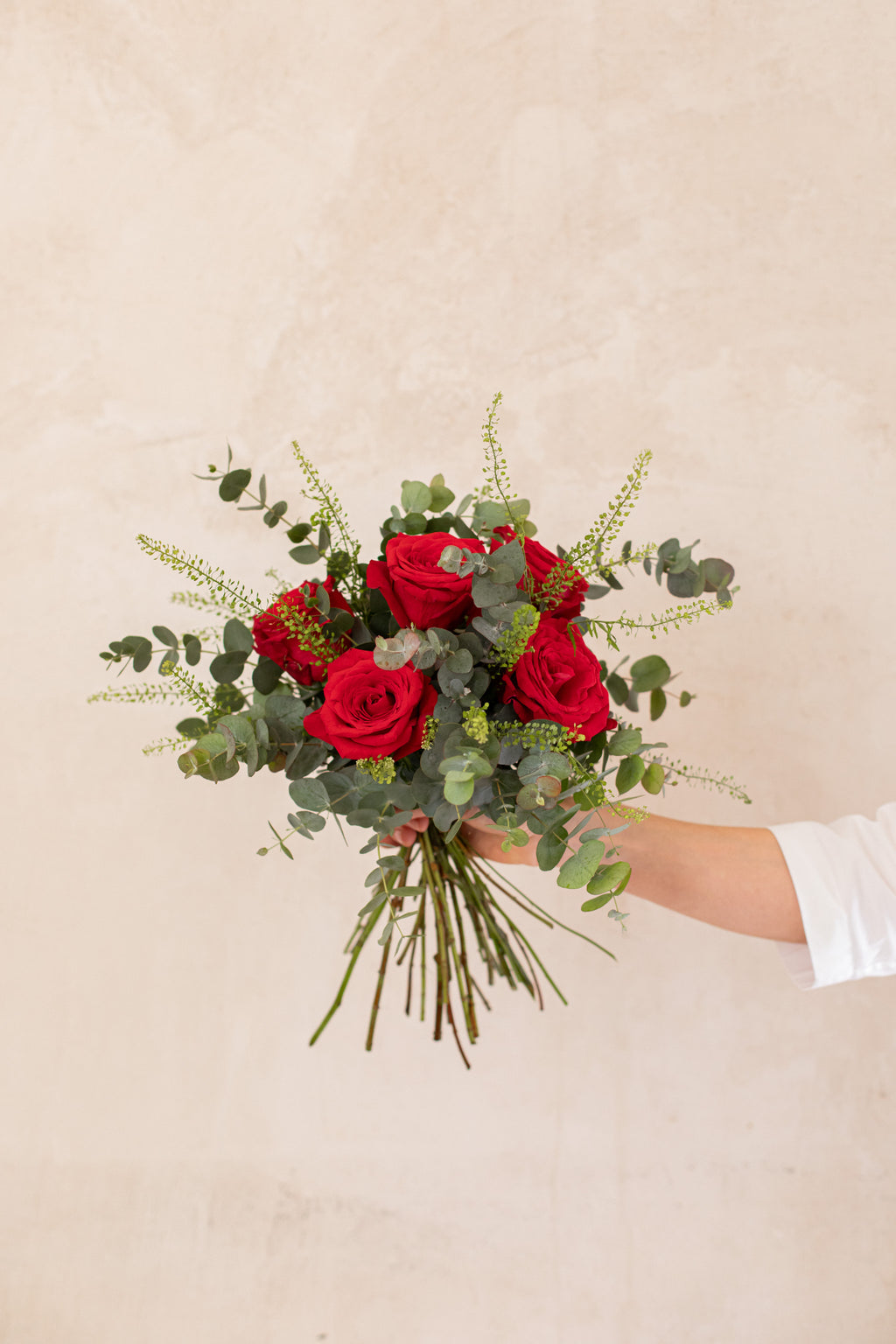 alblanc | Enviar rosas a domicilio - Bouquet de rosas rojas y eucalipto